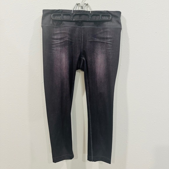 Lucy | Pants & Jumpsuits | Lucyactivewear Denim Print Capri Leggings ...